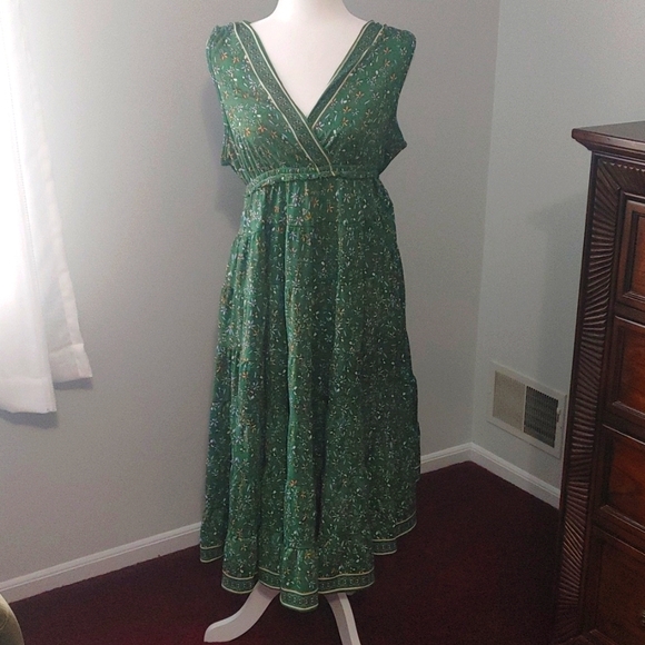 Max Studio | Dresses | Max Studio Green Floral Sleeveless Dress | Poshmark